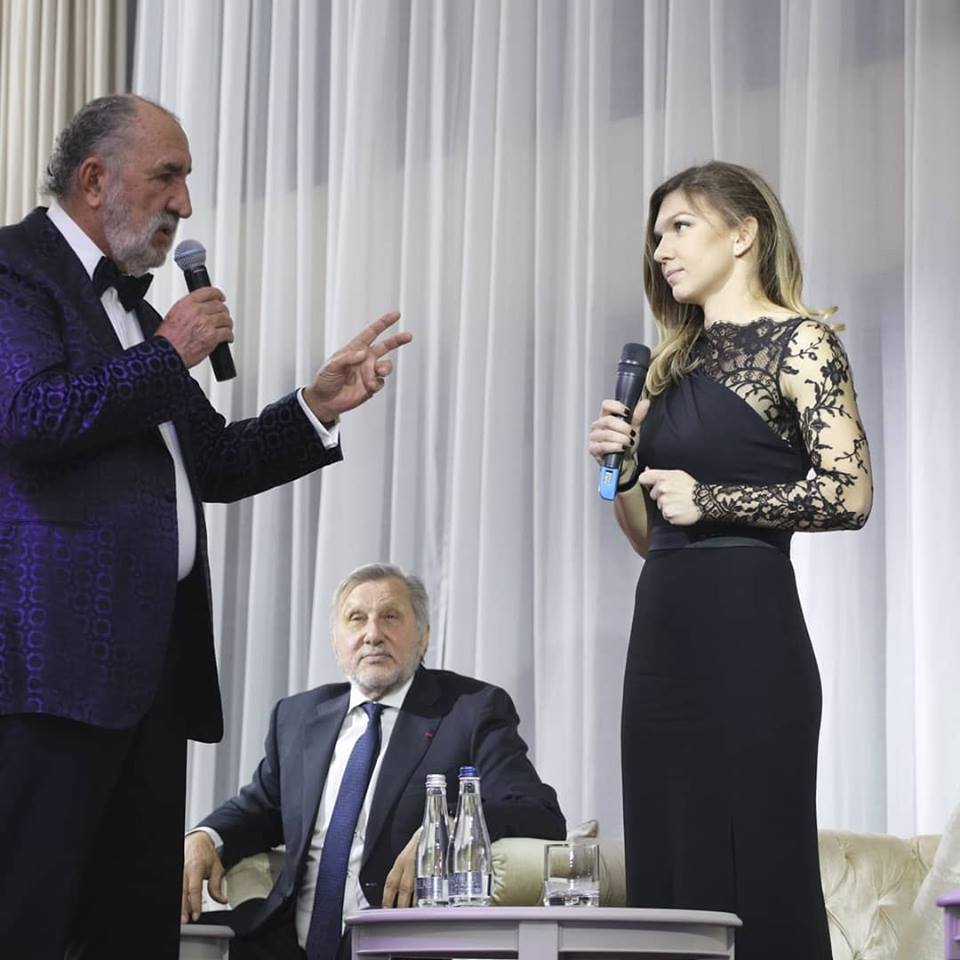 FOTO | Regina Nopții! Simona Halep, superbă la aniversarea Stejarii ...