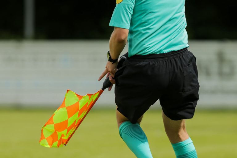 Un alt arbitru din Liga 1 a fost depistat pozitiv cu COVID-19