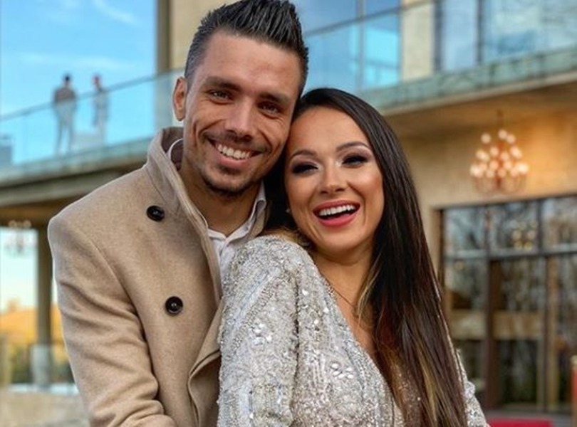 FOTO | A căutat soţia unui fotbalist în baza de date MAI! Dosar penal ...