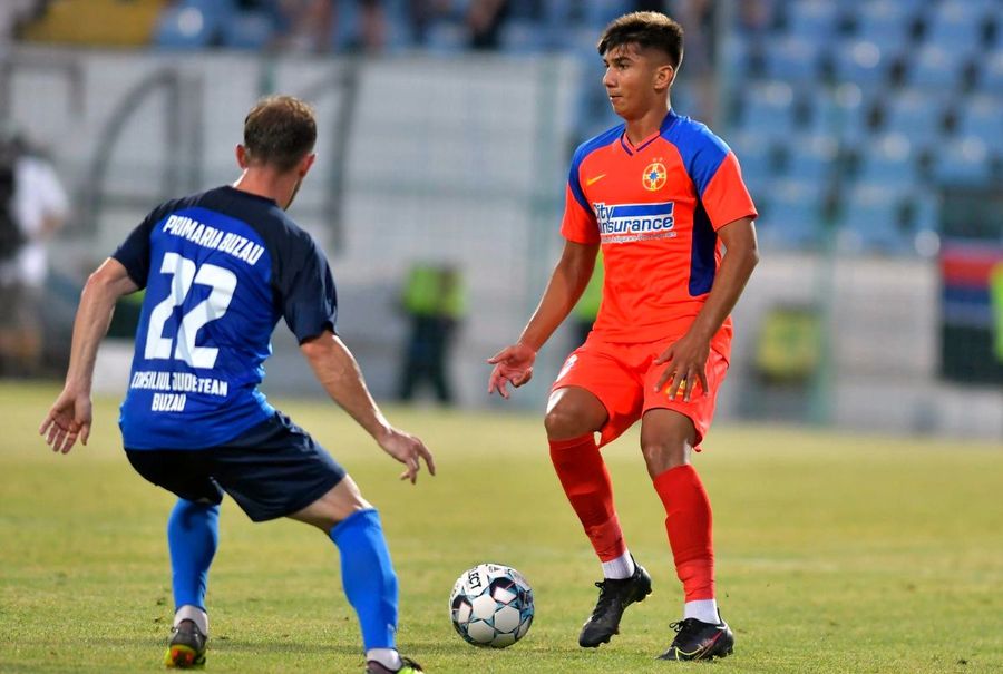 Un fotbalist de la FCSB este ofertat de un club din Superliga ...