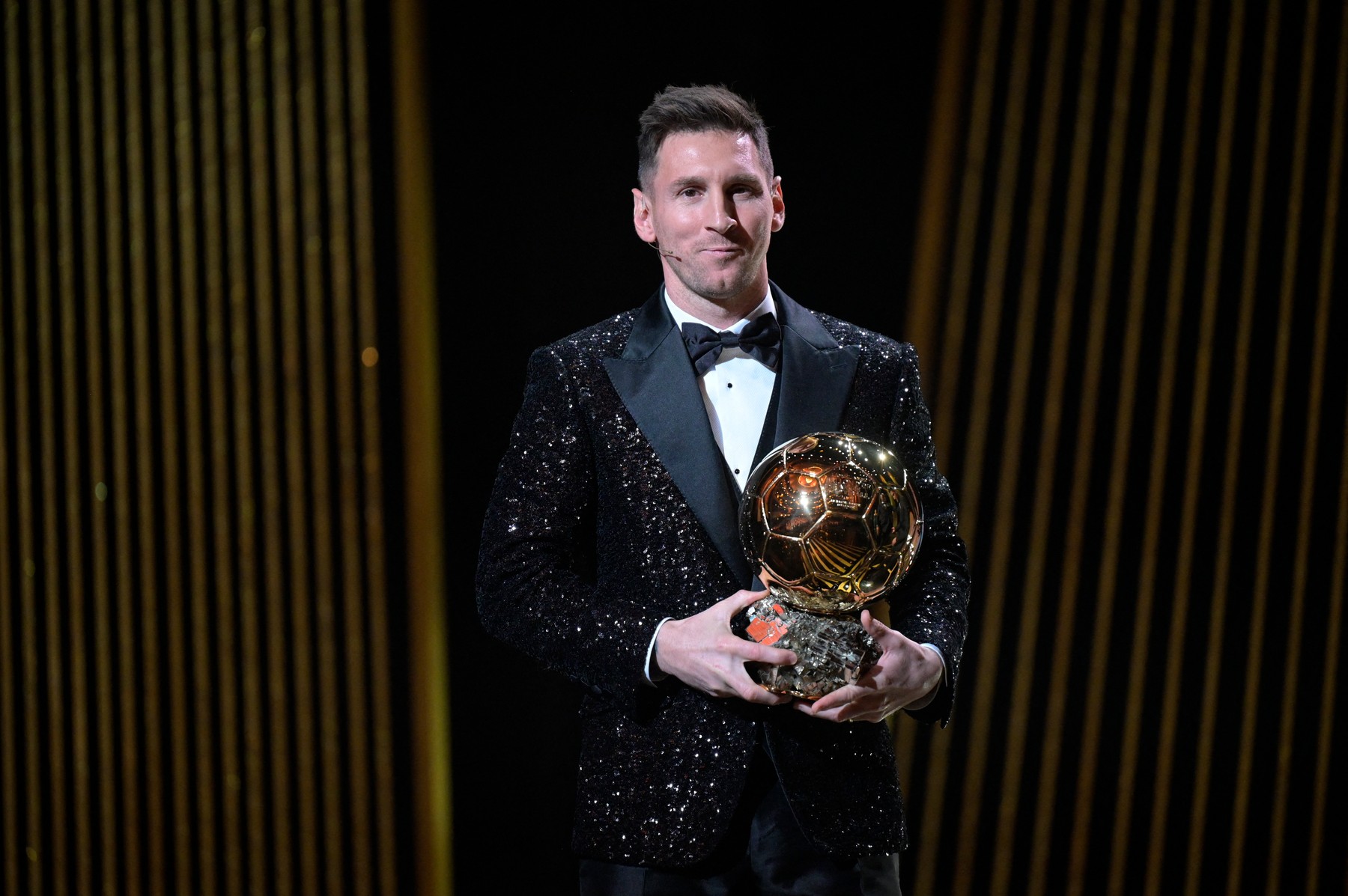 Lionel Messi a scris istorie! Argentinianul a primit Balonul de Aur ...
