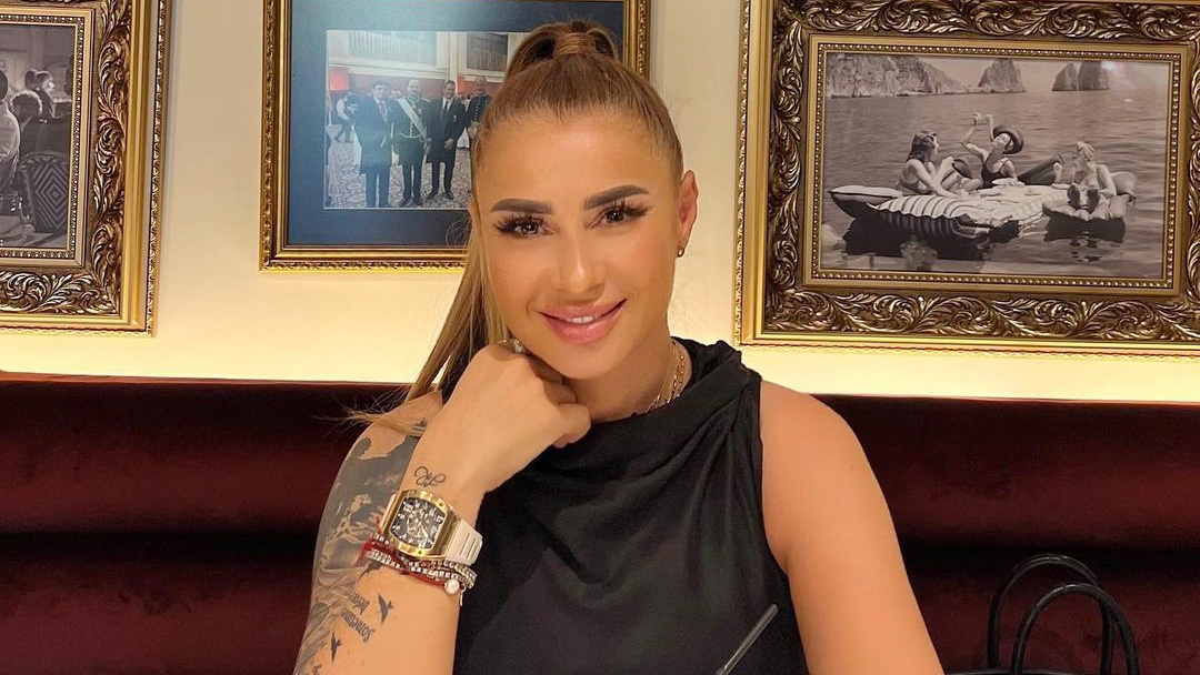 NOI IMAGINI ȘOCANTE cu atacul lui Reghecampf: Anamaria Prodan, sub "ploaia" de pumni și palme ...