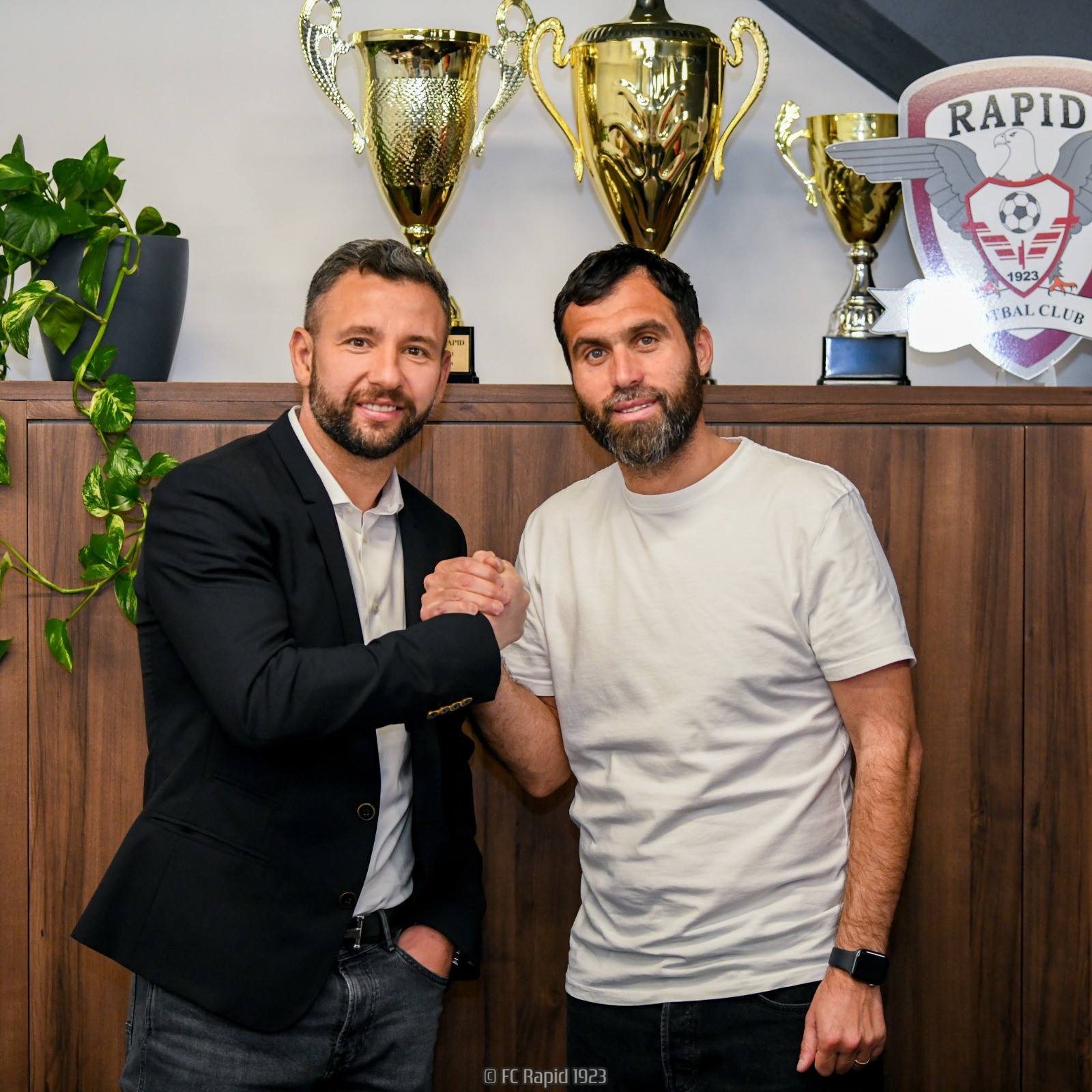 Răzvan Raț a semnat cu Rapid! Reacția giuleștenilor: „Acest lucru este ...