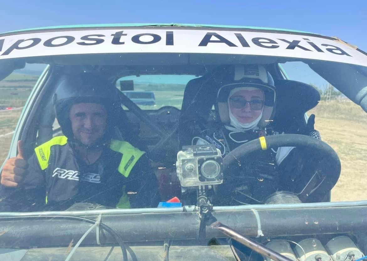 La 16 ani se luptă pe circuit cu tatăl ei pentru titlul național ...