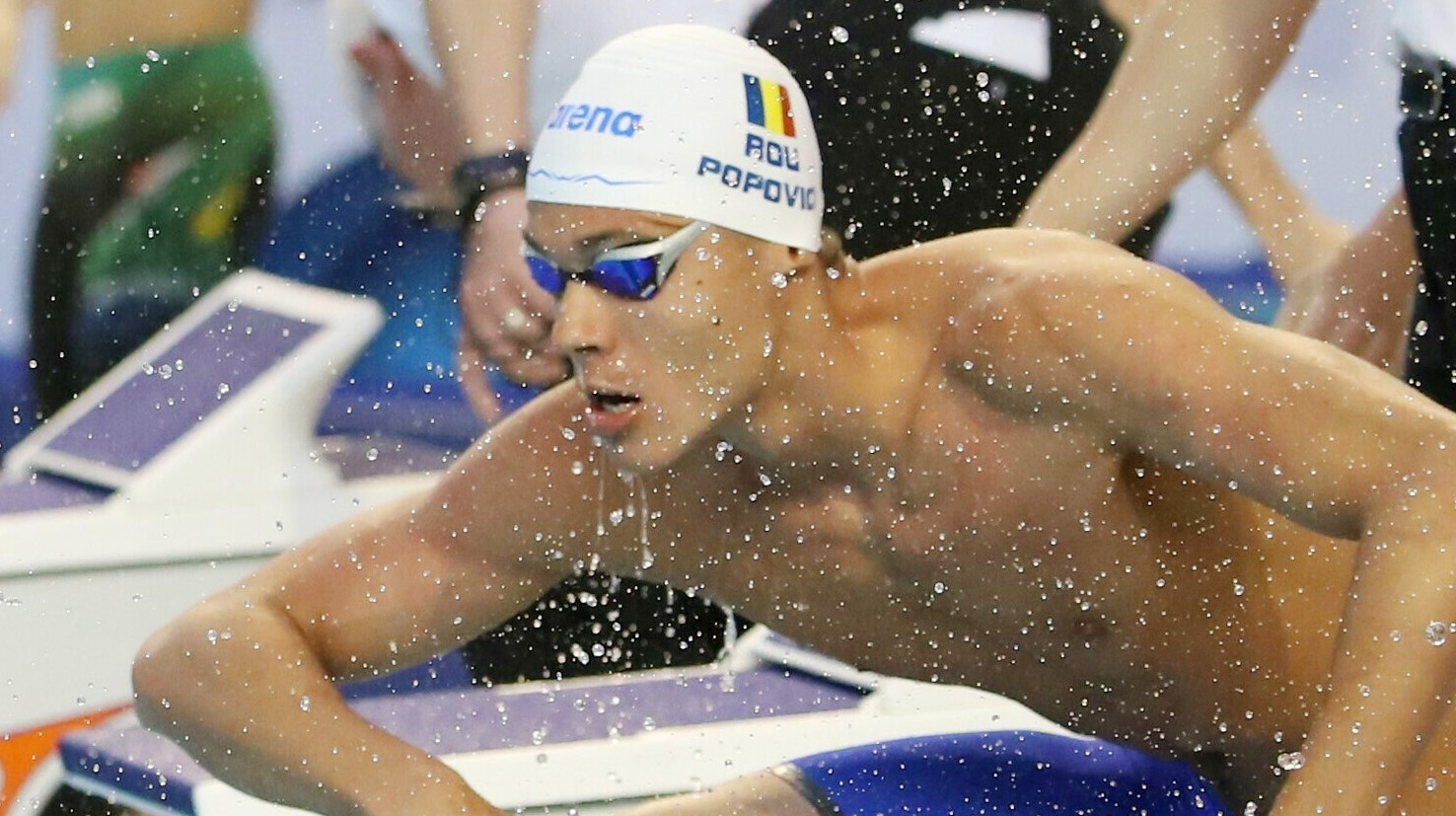 Gest de campion: David Popovici a dăruit medalia de aur cucerită la ...