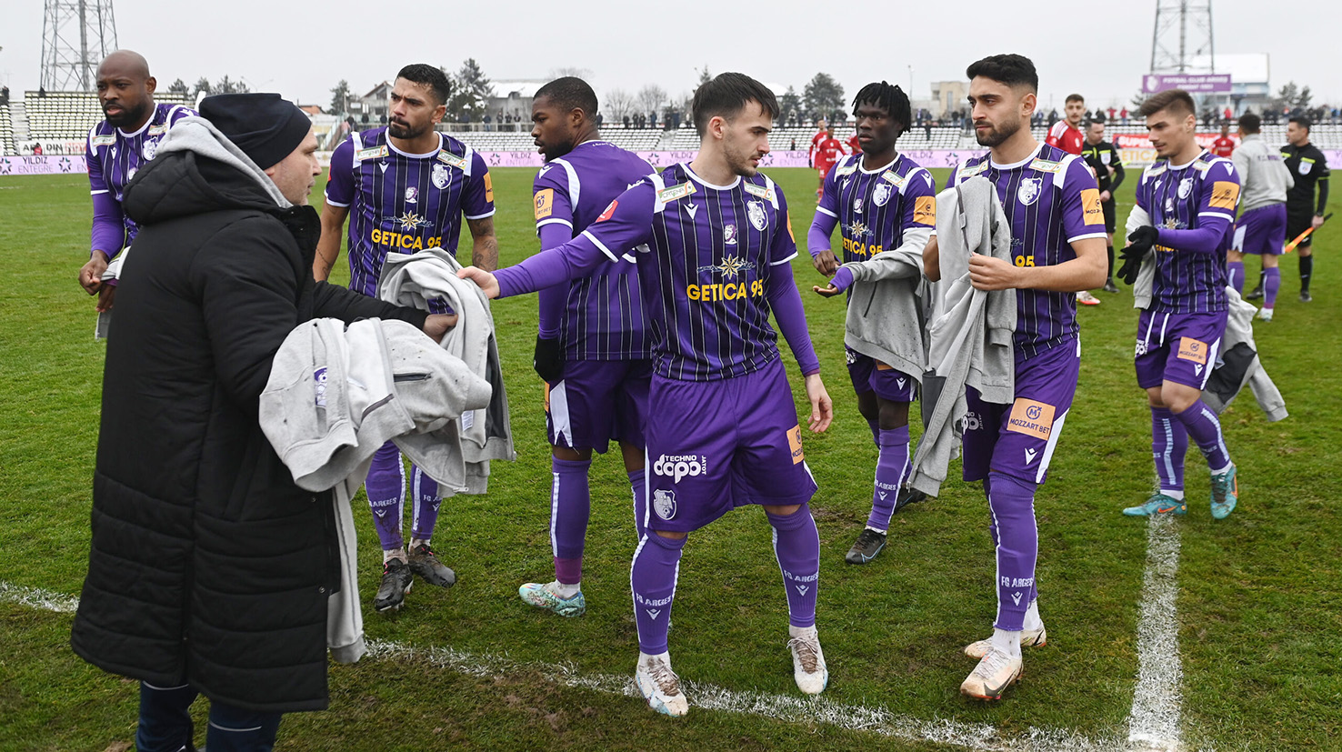 FC Argeș și-a găsit antreor la câteva ore după ce l-a dat afară pe ...