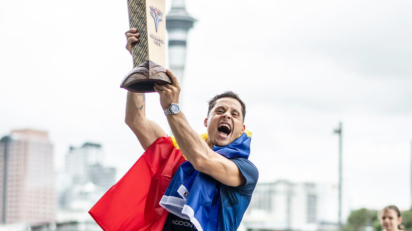 Constantin Popovici a câștigat circuitul mondial Cliff Diving! Românul ...