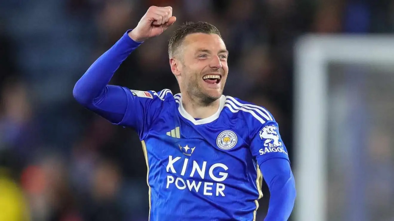 Jamie Vardy şi-a prelungit contractul cu Leicester City, deși are 37 de ...