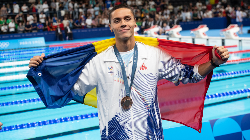 David Popovici, dublu medaliat olimpic la Paris 2024, împlineşte 20 de ...