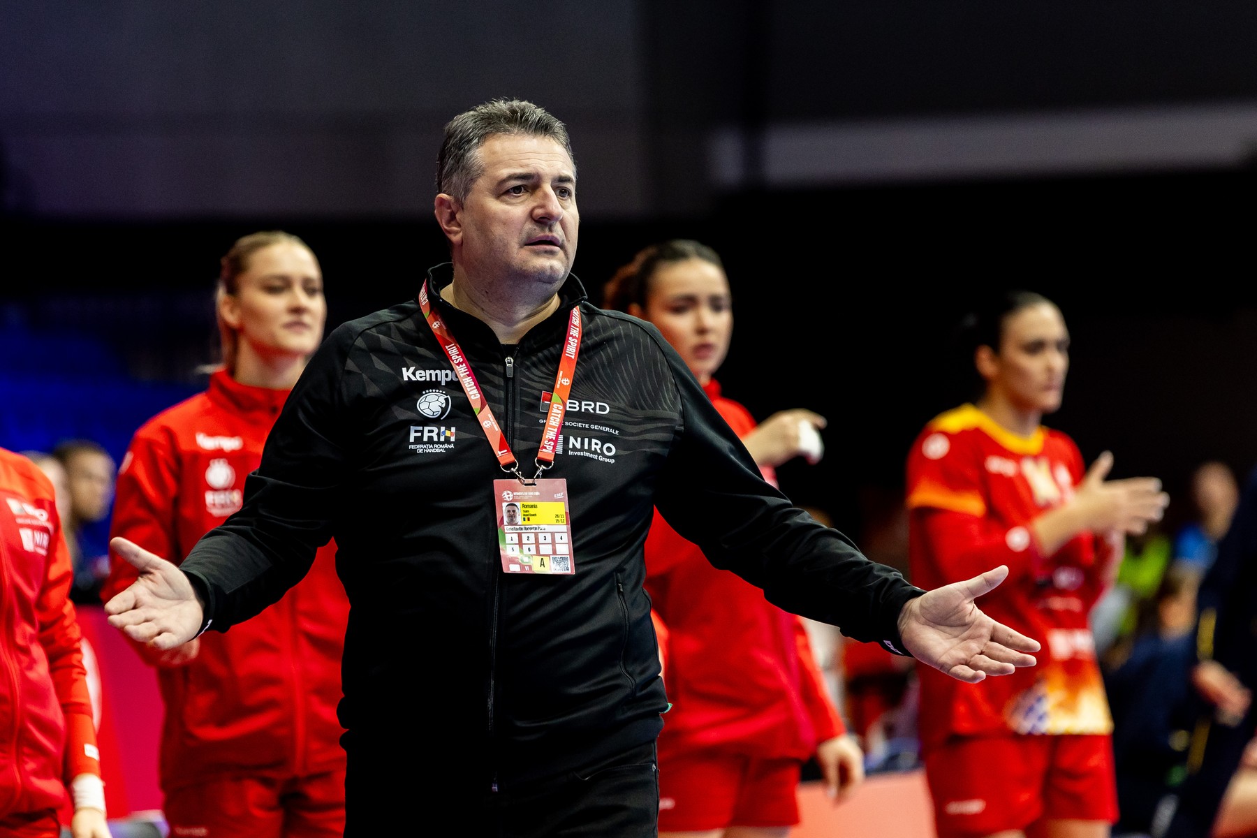 Florentin Pera a ajuns de urgenţă la spital! Selecţionerul echipei ...