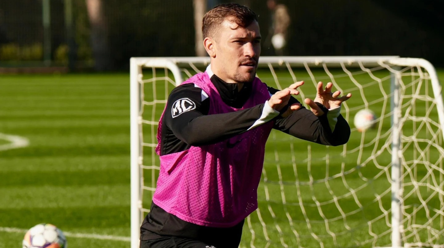 Cât va lipsi Darius Olaru de pe teren! Medicul care l-a operat a dat ...