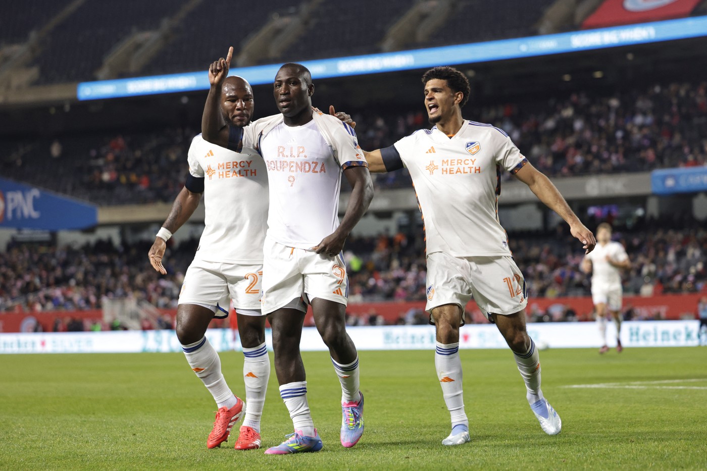 Jucătorii din MLS i-au adus un omagiu lui Aaron Boupendza - Realitatea Sportiva