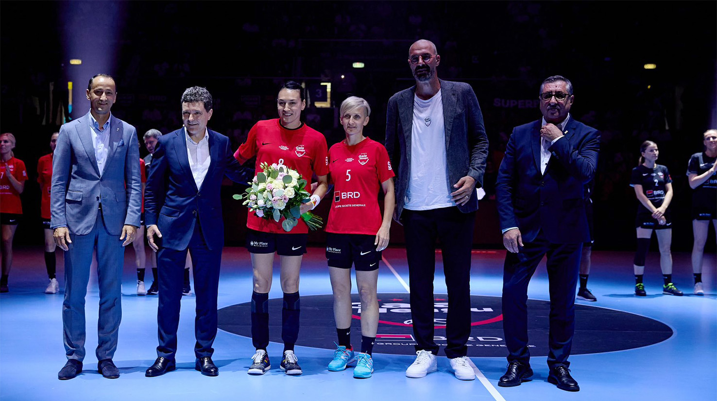 Cristina Neagu şi-a luat rămas-bun de la handbal cu mii de fani alături ...