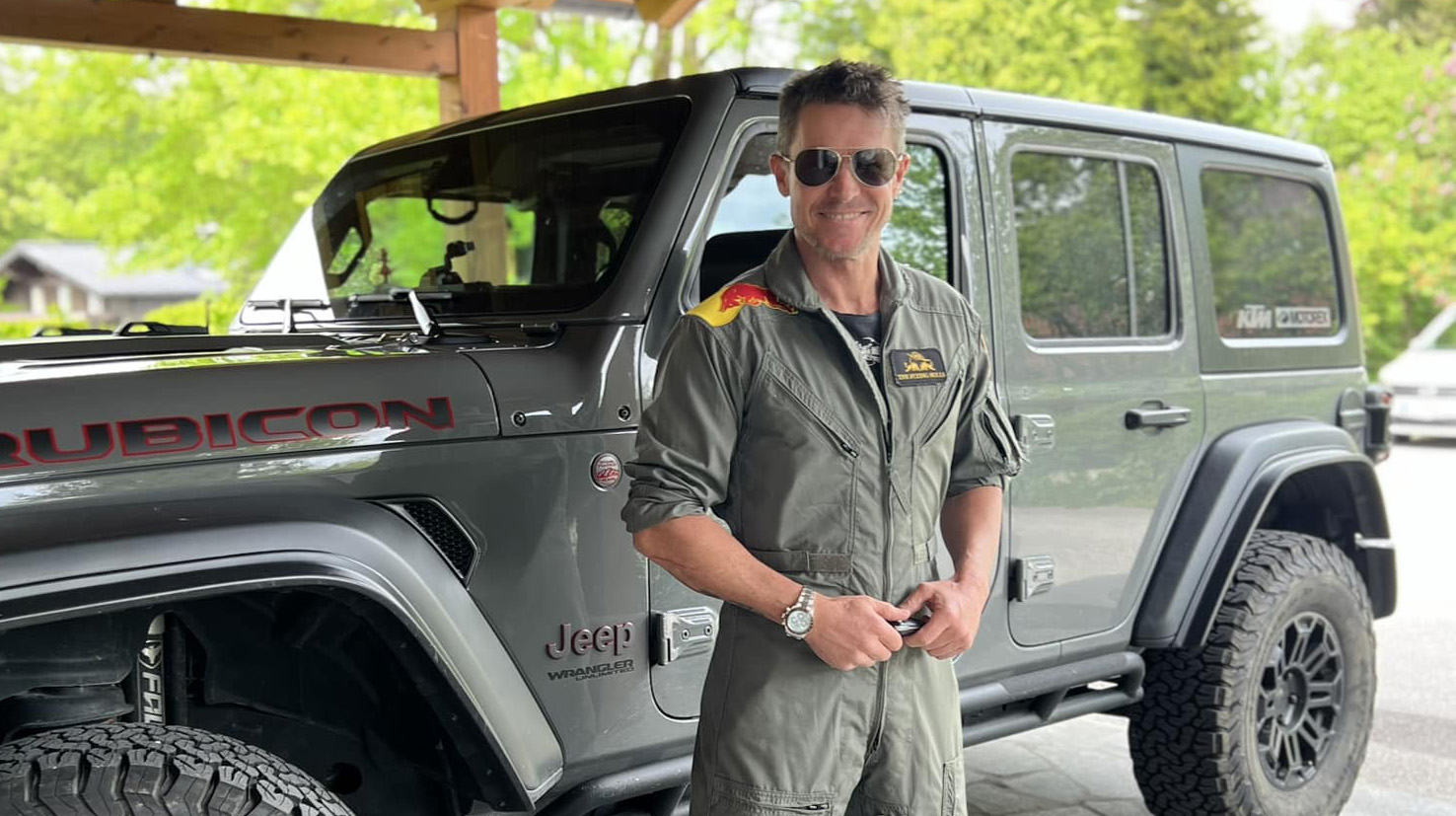 Felix Baumgartner a suferit o fractură la coloana vertebrală şi o ...