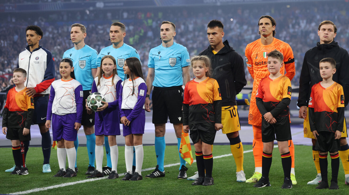 Oaspeți surpriză pe Vârful Omu. Meteorologii de la cea mai înaltă ...